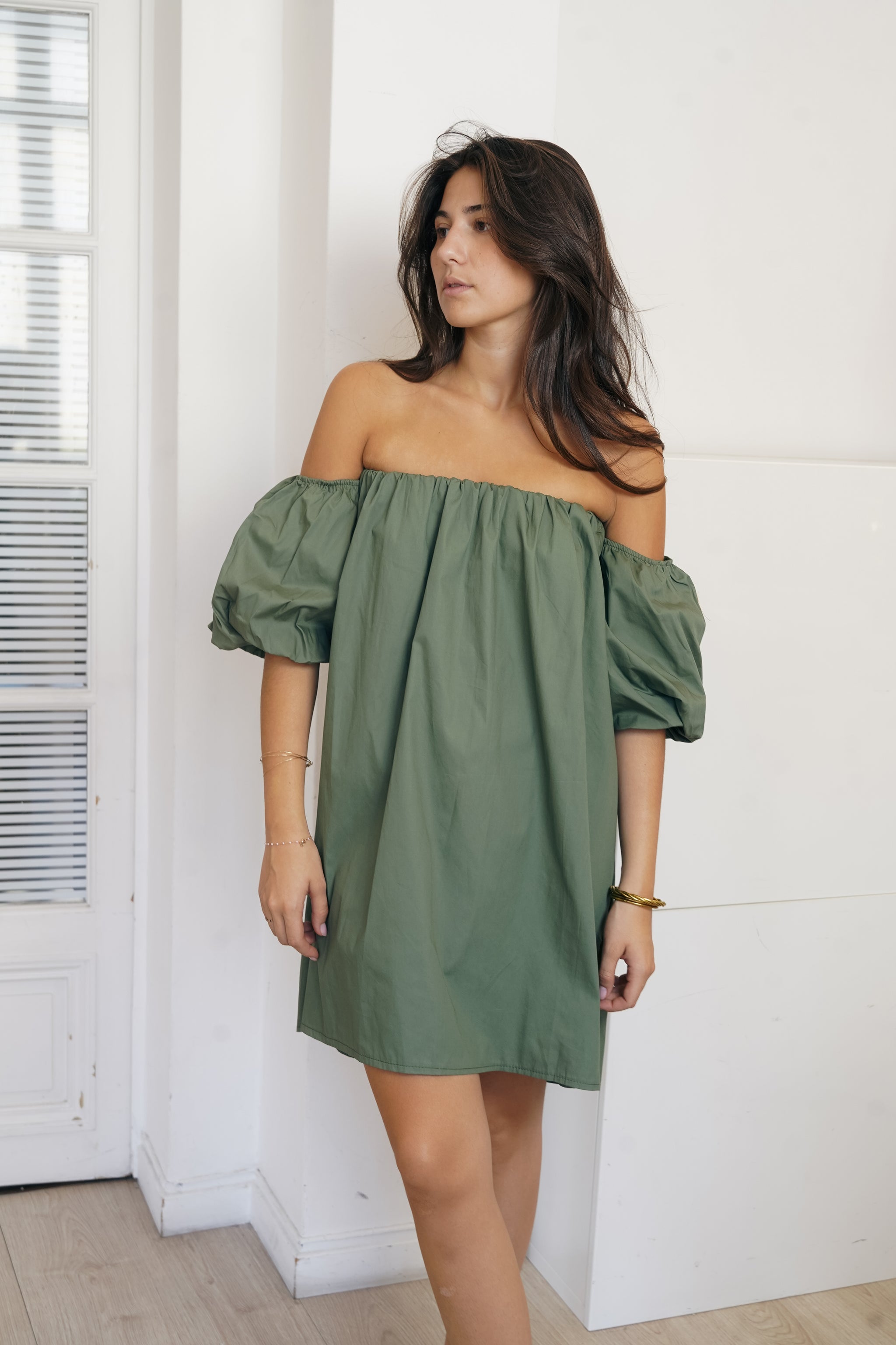Robe bustier verte avec manches élastiques